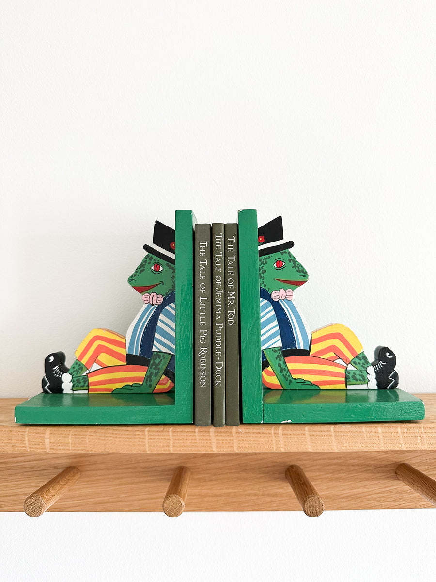 Pair of vintage wooden frog bookends – Moppet